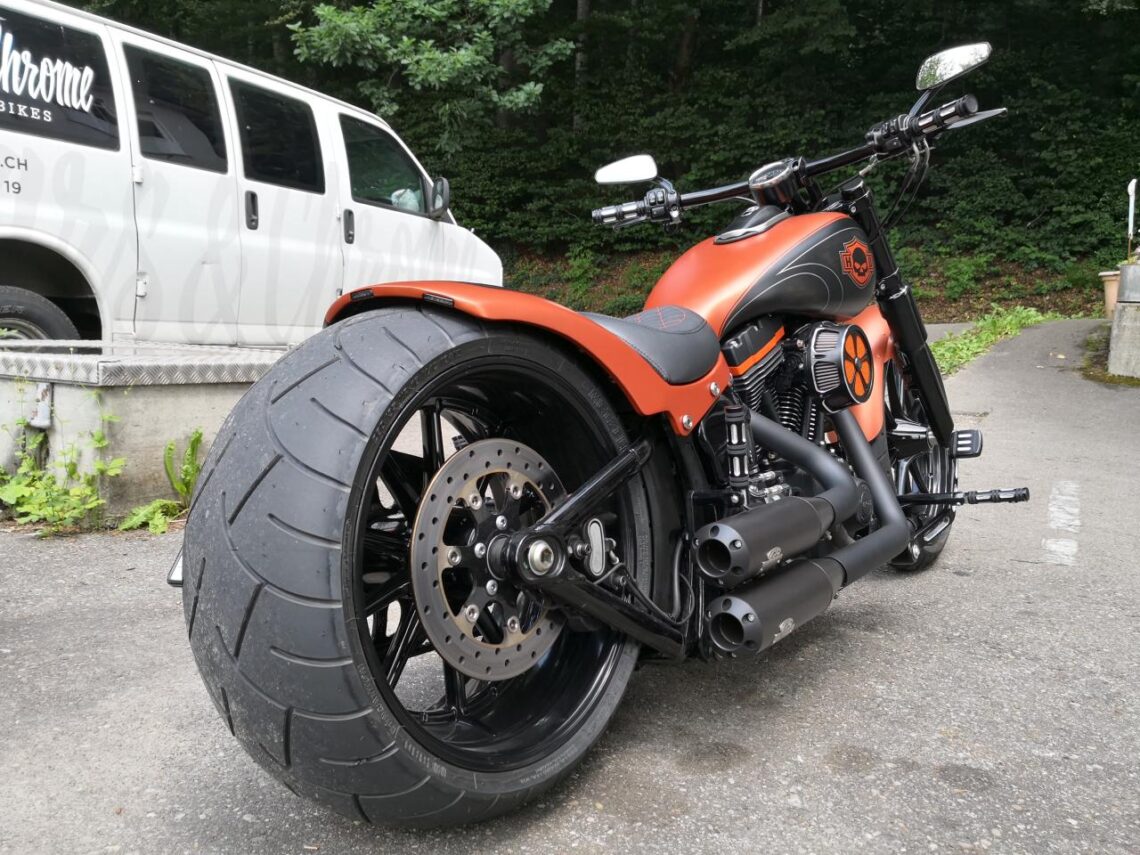 Breakout Komplettumbau - Custombike und Harley-Davidson Werkstatt Aargau