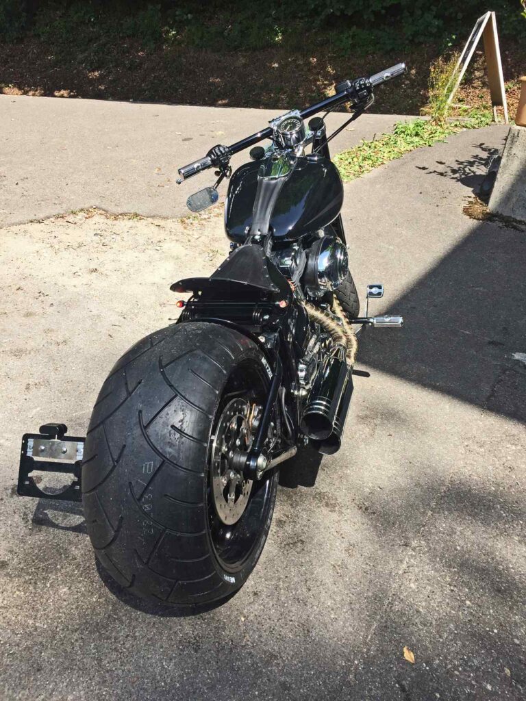 Breakout Bobber Breitreifenumbau - Custombike und Harley-Davidson ...