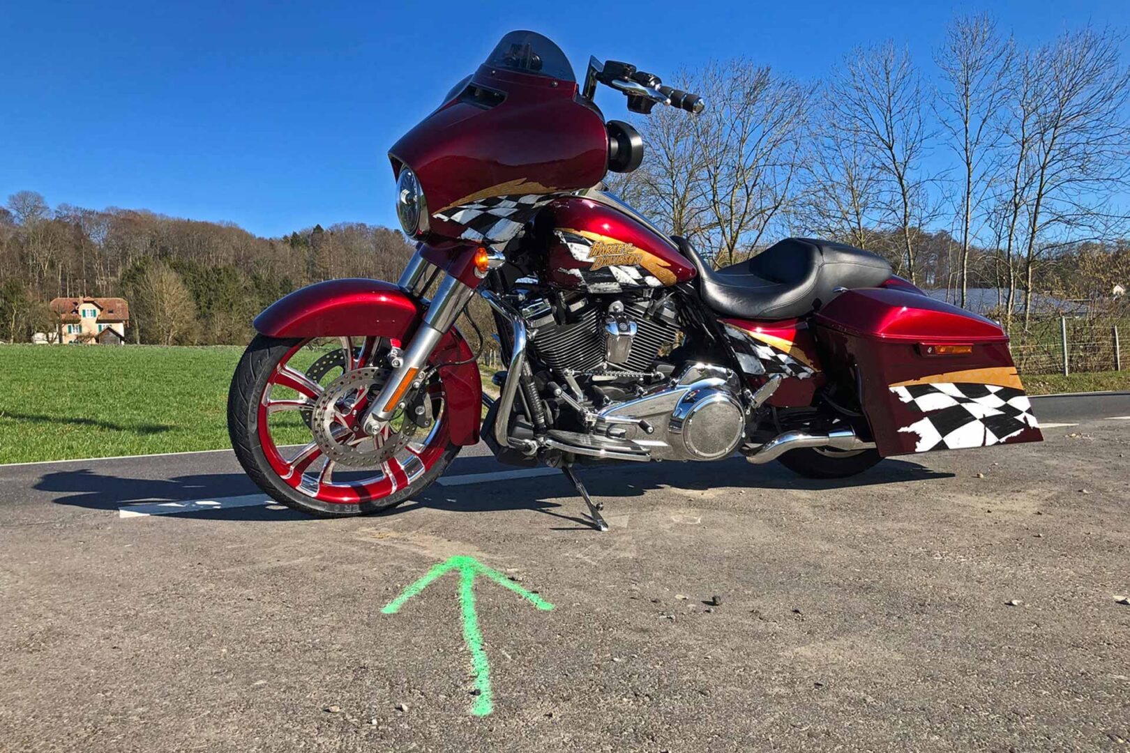 Street Glide Performance Bagger - Custombike und Harley-Davidson ...